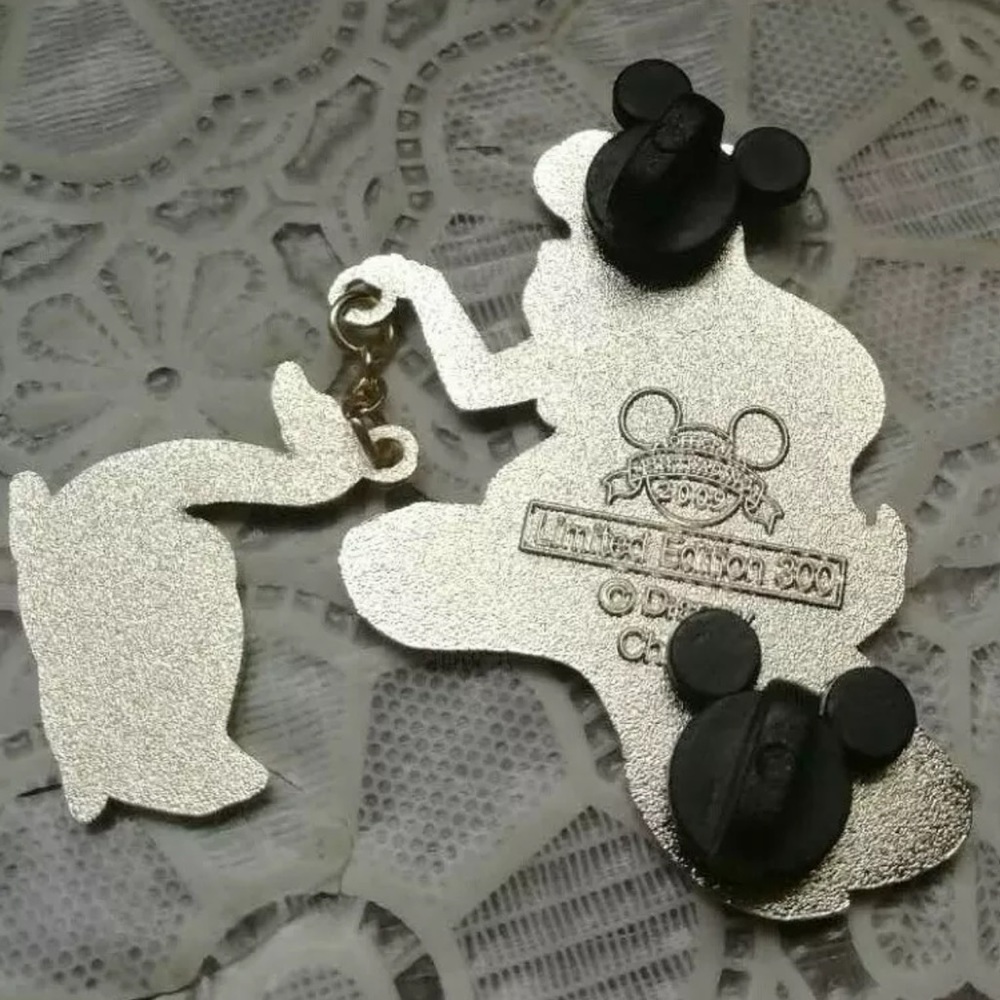 Disney Le 300 Ariel The Little Mermaid Swan Pin - Gem